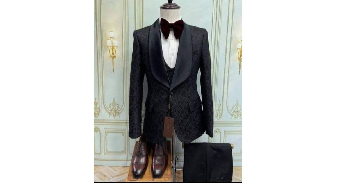 Executive Black Textured Tuxedo Piece Line - 42 - 28 | Sell-SA